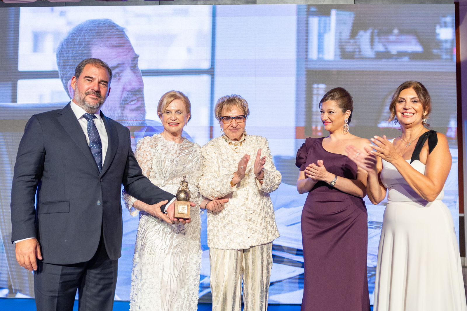 Βράβευση του Αντώνη Καράτζη στο Ζάππειο Μέγαρο!Ανάμεσα στις ...