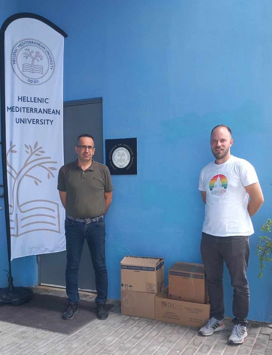Σχολικά είδη σε εκατοντάδες παιδιά από τους "ΑΤΑΧΤΟΥΣ" | Cretalive ειδήσεις