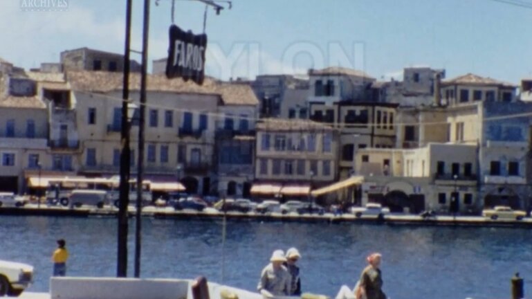Εικόνες μιας άλλης εποχής - Για καφέ στο Λιμάνι των Χανίων δεκατίες ...