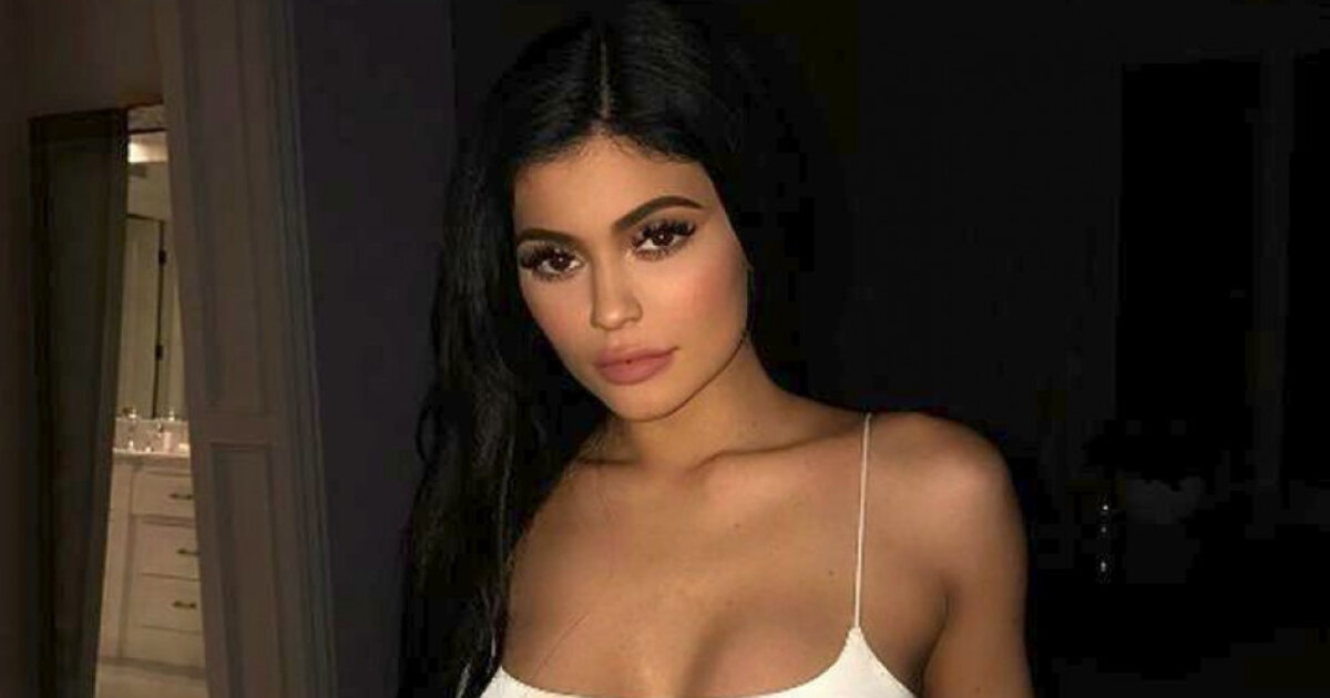 Η Κάιλι Τζένερ έγινε για δεύτερη φορά μαμά και μοιράζεται μια τρυφερή φωτογραφία στο Instagram ...