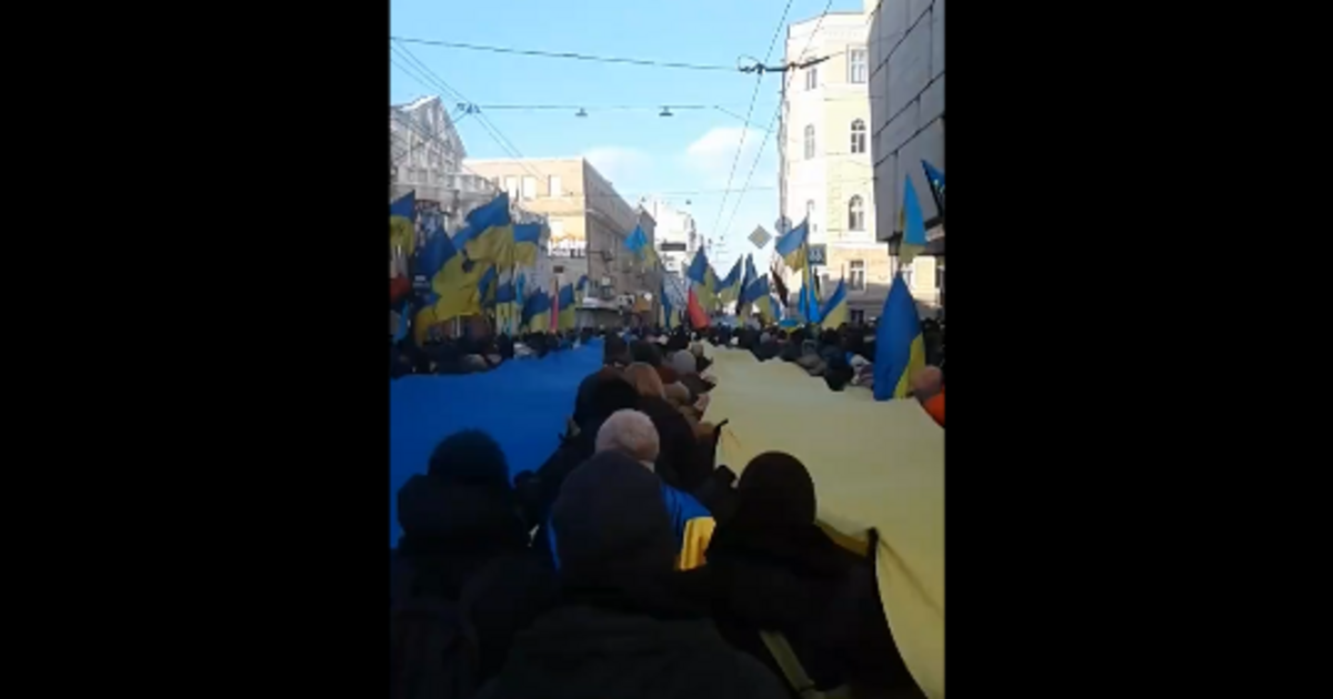 Χιλιάδες διαδηλωτές φώναξαν «το Χάρκιβ είναι Ουκρανία» στην πόλη που ...
