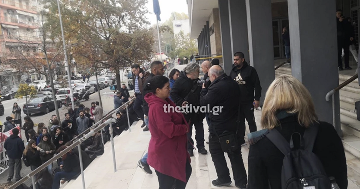 Στα Δικαστήρια προσήλθαν οι γονείς του 16χρονου Ρομά | Cretalive ειδήσεις
