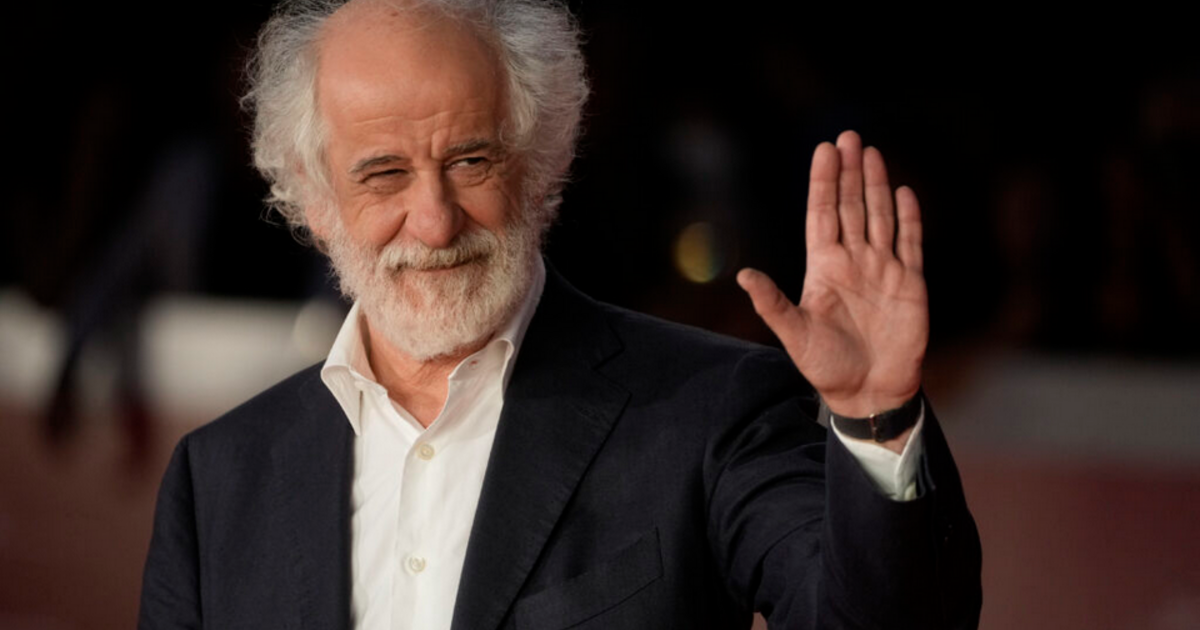 Λιποθύμησε στη σκηνή του θεάτρου ο Ιταλός ηθοποιός, Τόνι Σερβίλο ...