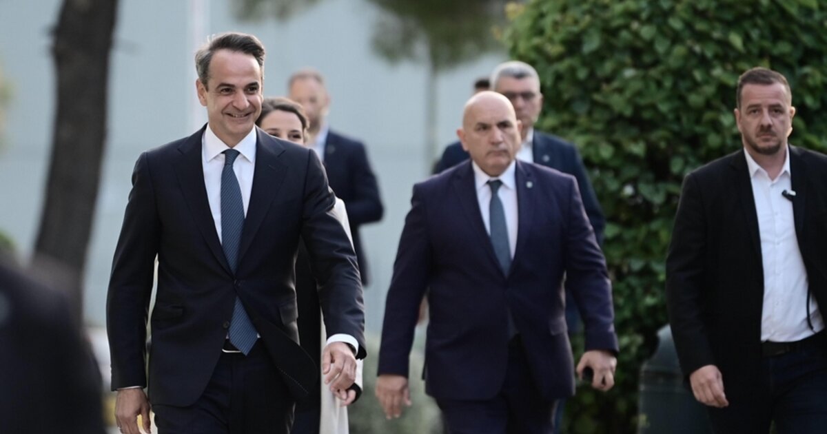 Debate: Η άφιξη των πολιτικών αρχηγών, η ελεύθερη ερώτηση και η γραβάτα του Κουτσούμπα ...