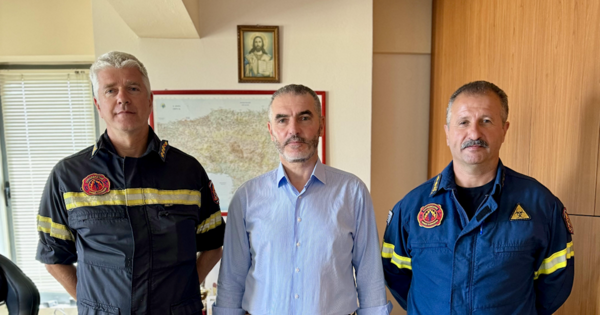 Επίσκεψη του Βουλευτή Ρεθύμνης Μανόλη Χνάρη στην Πυροσβεστική Υπηρεσία ...