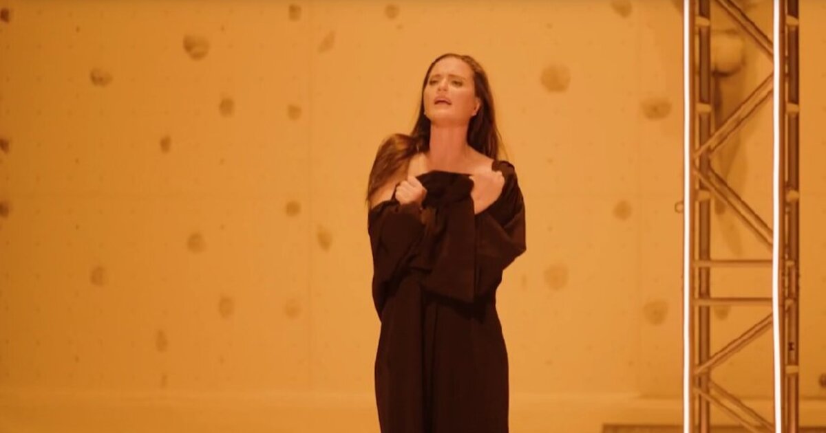 Όπερα Sancta: Η αμφιλεγόμενη παράσταση με live sex, piercing και αληθινό αίμα - Με ναυτία 18 ...