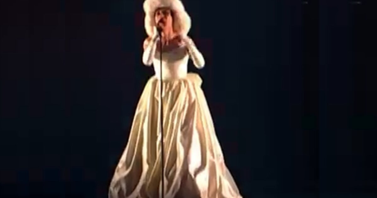 Eurovision 2025 – Nemo: Με εντυπωσιακό λευκό φόρεμα στον μεγάλο τελικό ...